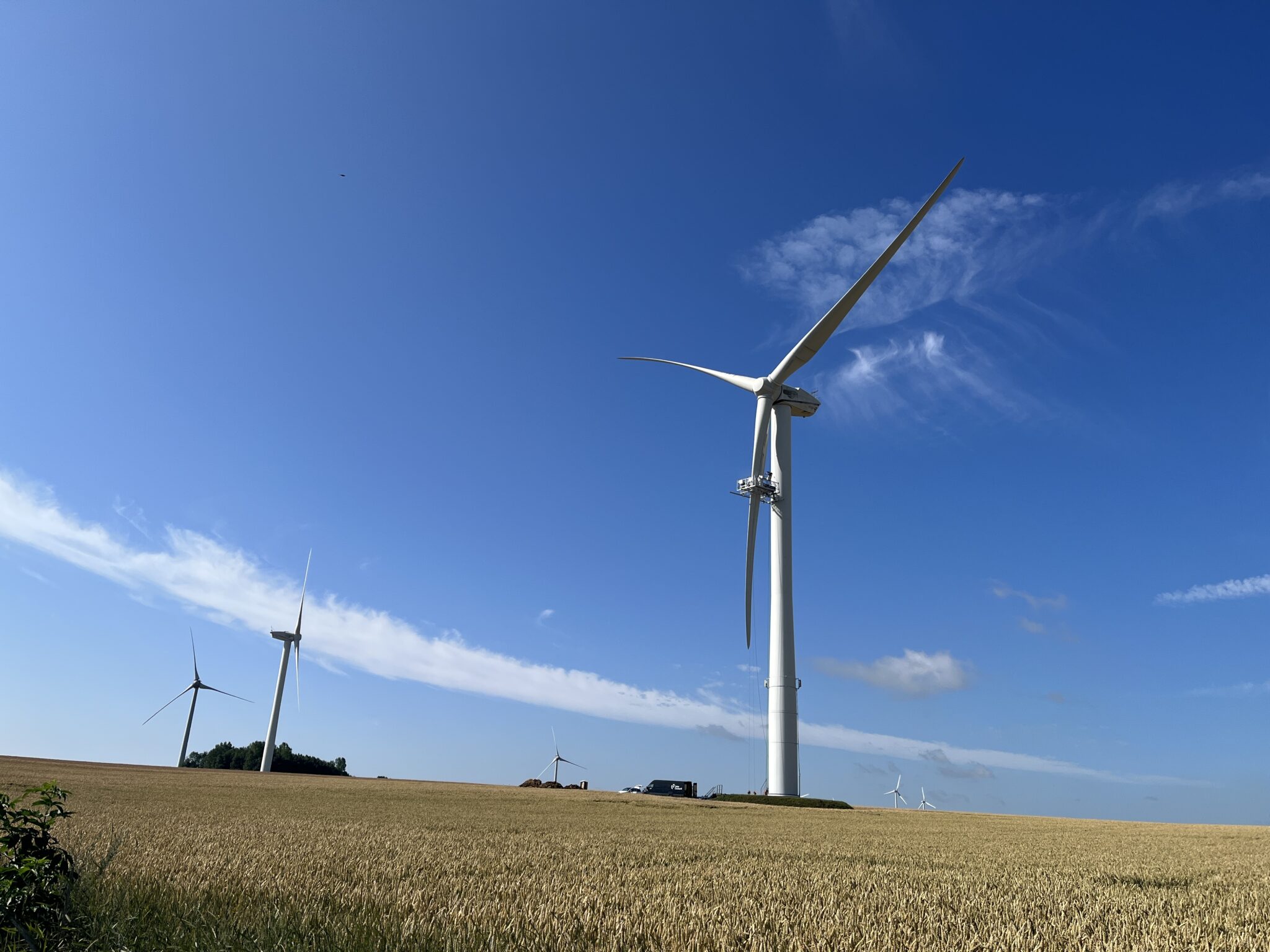 It's peak season for refurbishing onshore wind turbines in France ...